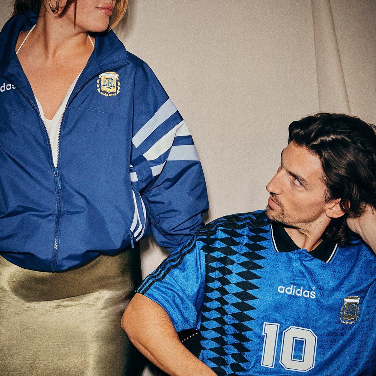 ¡CHULADA RETRO! Revelan colección de ropa deportiva ochentera del Tri ...